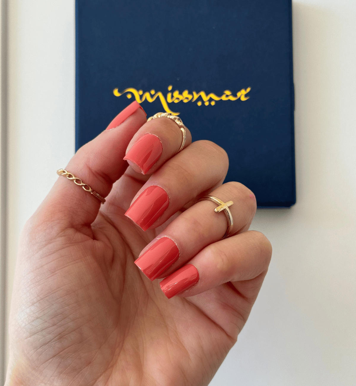 Faux Ongles Corails Carrés Courts – Press On Nails Faits Main France